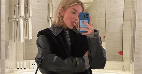 Sydney Sweeneys Dramatic Bob Returns In Mirror Selfie