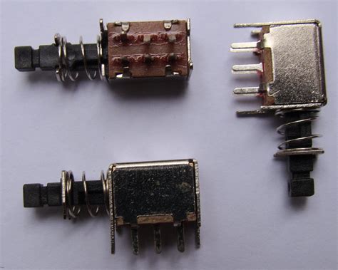 Push Button Switch DPDT 6 Pin Momentary Right Angle PCB Panel Switch Hacktronics