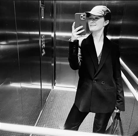 Sigrid Lift Selfie R Sigridpicturegroup