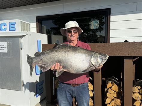 Tongue River Marina Kevin Eberle Sr Caught This Monster This Morning He Had To Reel Net