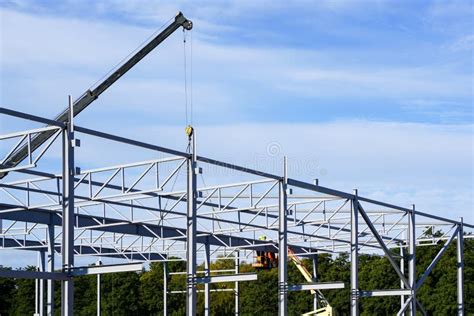 New Building Steel Framework Assembly Using Telescopic Boom Crane And Self Propelled Lift