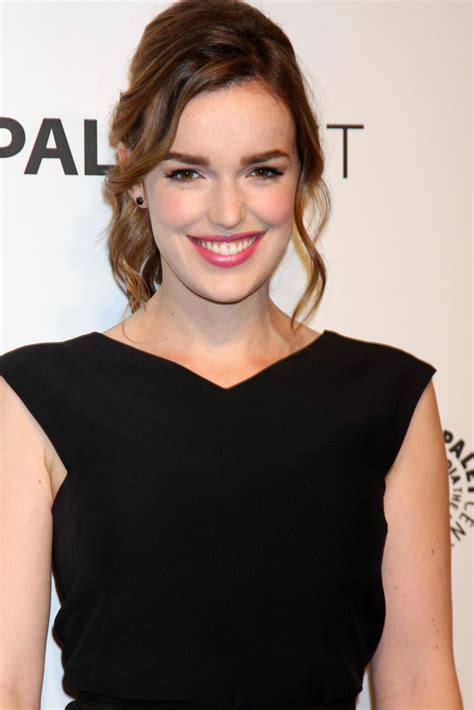 Elizabeth Henstridge Agents Of Shield