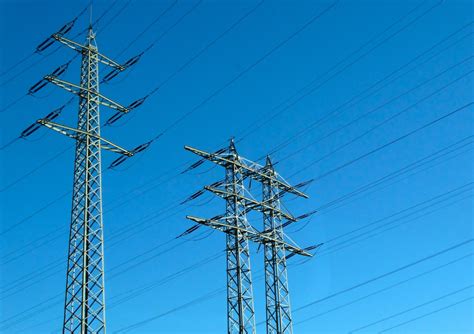 무료 이미지 탑 돛대 높은 전압 스트롬 마스트 전기 시장 전송 타워 전류 전도 옥외 구조물 전기 공급 가공 전력선 높은 마스트 4944x3493