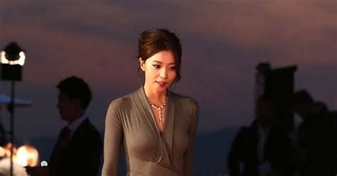 포토 오윤아 아찔한 노출