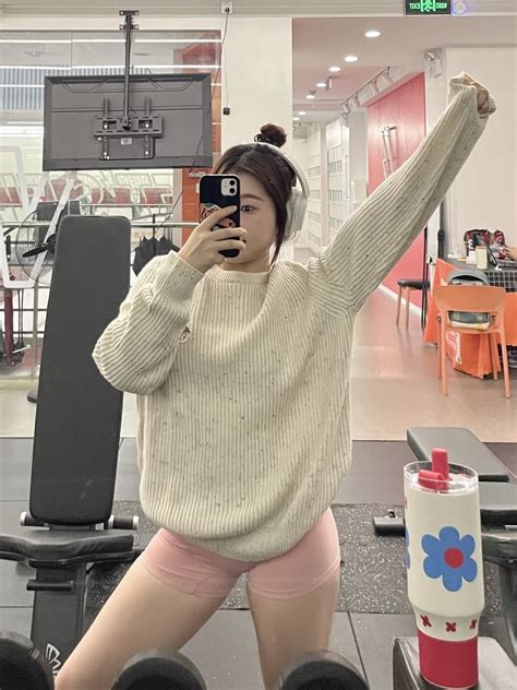 只健身不减脂的身材……