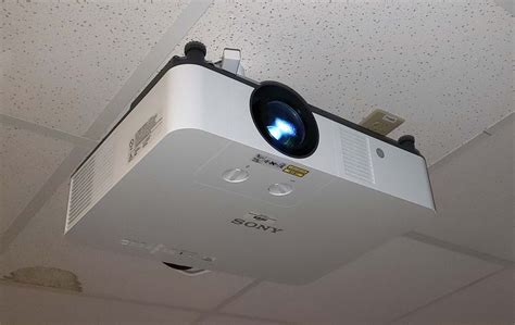 Classroom Projectors What You Need To Know For The First Day Of School Avnetwork