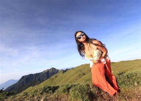Gigi Wu Cause Of Death ‘bikini Climber Freezes To Death After 65