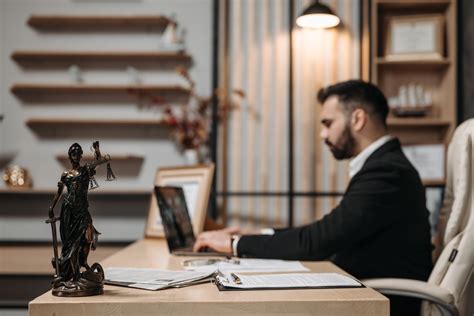 Comment Avoir Un Bon Avocat En Droit Immobilier Défenseurs Du Droit