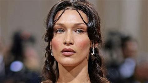 رغم التهديدات بيلا حديد تواسى إسرائيل وتدافع عن الفلسطنيين