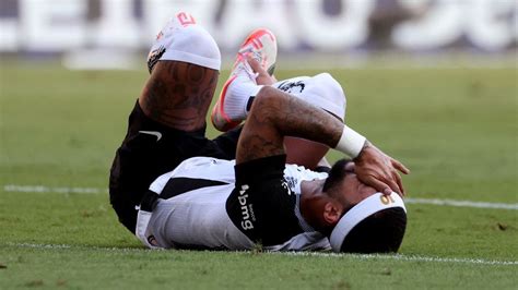 Depay Valt Voor Rust Geblesseerd Uit Bij Corinthians Ernst Blessure
