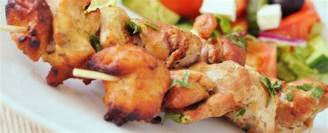 Pinchos De Pollo Con Salsa De Cacahuete