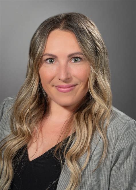 Danielle Zuckers Instagram Twitter And Facebook On Idcrawl