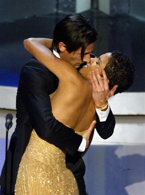 Halle Berry Re Creates Adrien Brody Oscars Kiss As Payback
