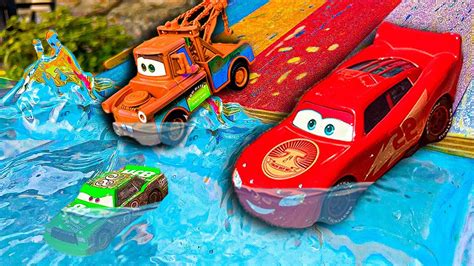 Disney Pixar Cars Fall Into The Water Lightning Mcqueen Chick Hicks