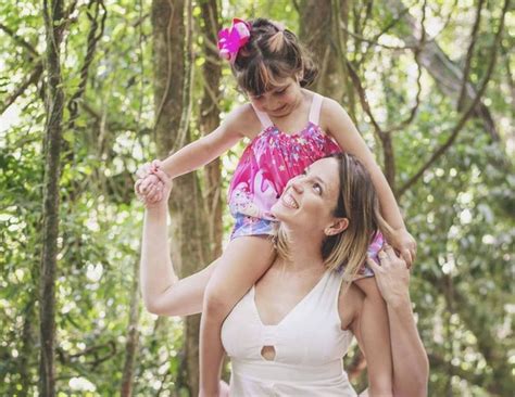 Agatha Tem Rg Cpf E Cartão Do Sus Com Nome Social Diz Mãe De Menina