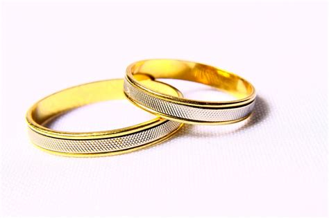 Les raisons d’acheter ses alliances de mariage sur le net - News