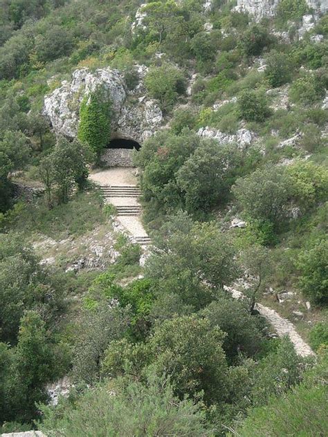 Titova špilja Vis Central Učenička Zadruga Bravura Otok Vis