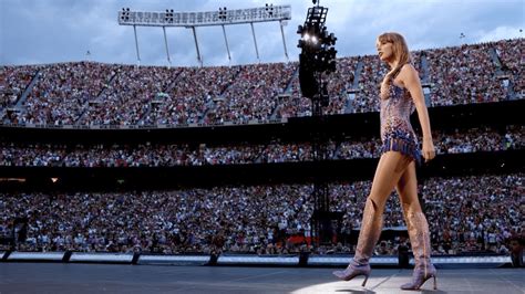 Fã Joga Sal Grosso Em Estádio Que Receberá Taylor Swift Em Sp Afastar