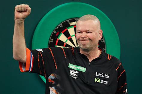 Raymond Van Barneveld Wint Weer Barney Grijpt Pc5 Darts Actueel