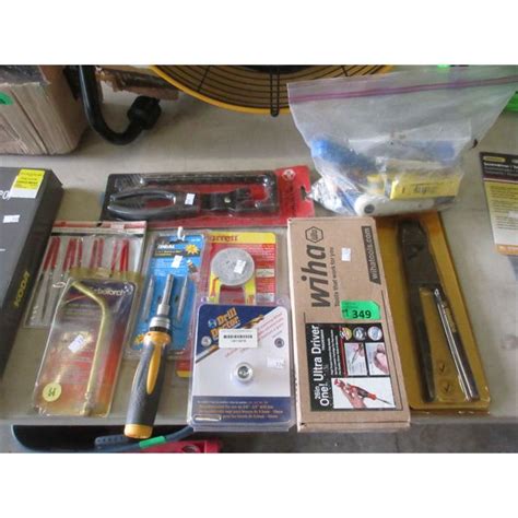 9 Assorted Hand Tools