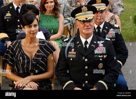 Army Wives Catherine Bell Terry Serpico Field Of Fire Season 3