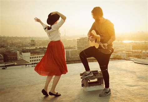 Download Singing Dancing Romantic Couple Picture