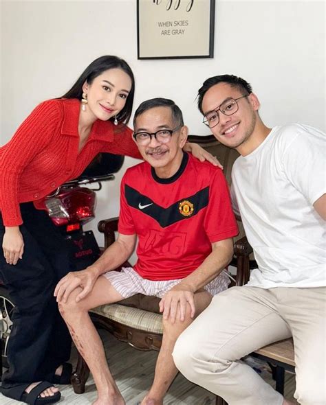 Portrait Of Ray Sahetapy Who Is Currently Ill Lying Weakly On The Bed Thin Body And Different