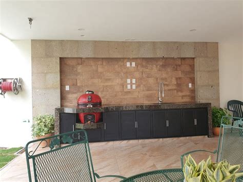 Asador De Terraza Con Barra Kamado Y Lavabo