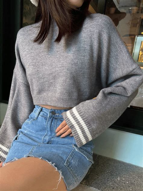 撞色線條後綁帶針織上衣 La Magic