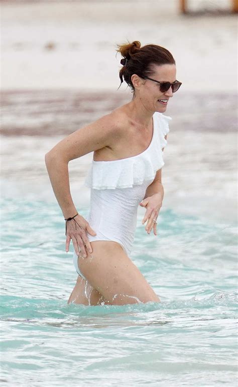 Pippa Middleton Wearing A Bikini In Italy Celebrity Wiki Oncelebwiki