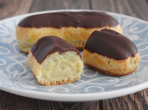 Mini Chocolate Eclairs With Vanilla Pastry Cream
