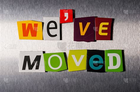 我们用彩色杂志上的信件剪报