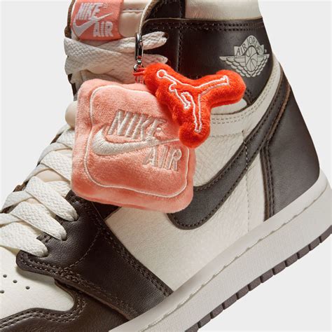 Jordan Womens 1 Retro High Og Baroque Brown Sail Light Madder Roo