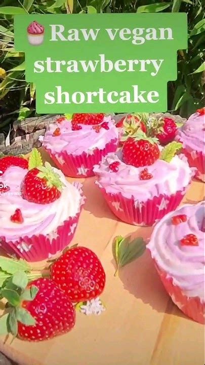 🥰🧁Raw vegan strawberry shortcake #rawvegan #cake - YouTube