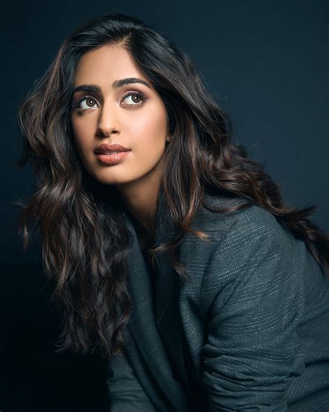 Sini Shetty ట్రెండీ లుక్స్‌తో కిర్రాక్ పుట్టిస్తున్న సిని శెట్టి Namasthe Telangana