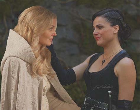 Pin By Veronique On Swanmills Regina And Emma Swan Queen Queen