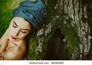 Стоковая фотография 186485483 Nude Girl Posing Near Tree Shutterstock