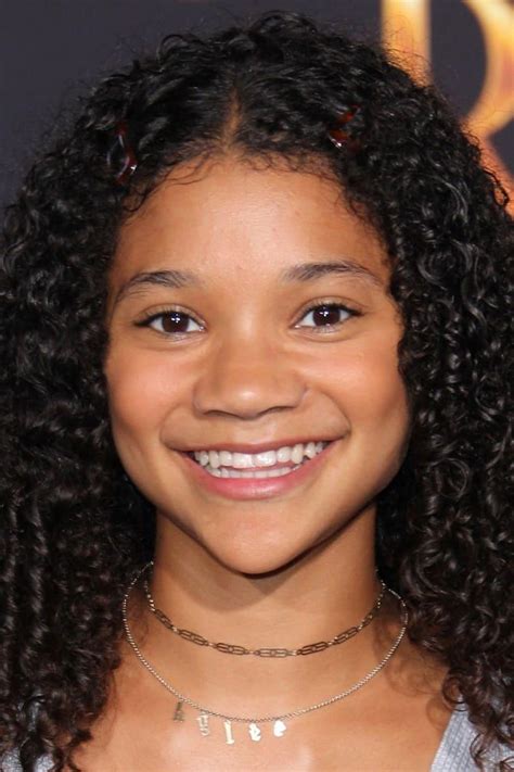 Kylee Russell About Entertainmentie