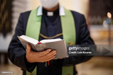 Pastor Congregation Photos And Premium High Res Pictures Getty Images