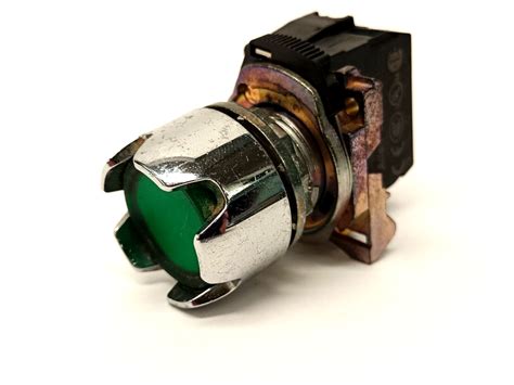 Allen Bradley 800fm Lg3 Momentary Push Button Green W 800f Q10 And 800f