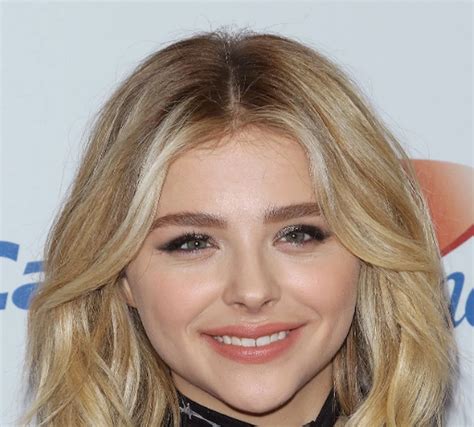 👩 Chloe Grace Moretz Zęby Starenowe Przed I Po