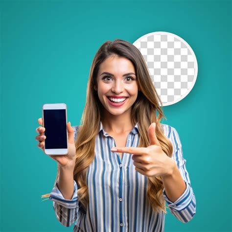 Garota Morena Excitada Sorrindo Espantada E Apontando Para A Tela Do