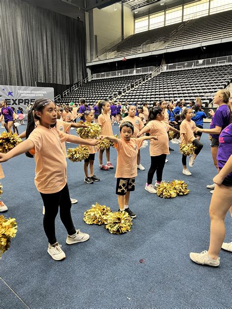 Cheer Camp Instills Fundamental Skills For Dallas Isd Students The Hub