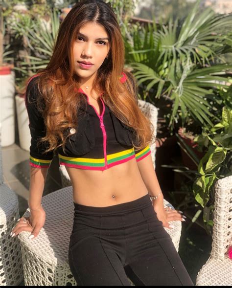 Arshya Khullar Navel In Black Top And Yoga Pants Rnavelnsfw
