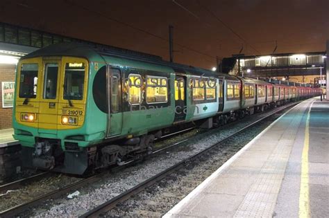 Class 319 319012 4 Car Emu In Southern At Bedford Night Shot £075