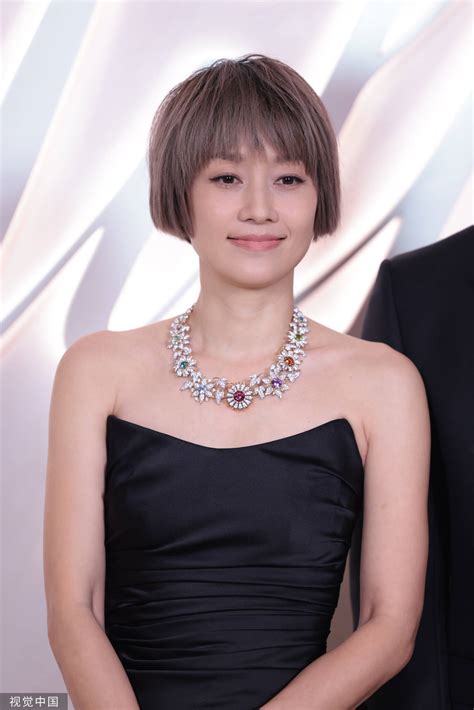 马伊琍出席品牌活动 穿抹胸裙秀出好身材 搜狐大视野 搜狐新闻