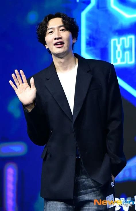 李光洙，《坚持才能生存》发布会 坚持才能生存 李光洙 发布会 新浪新闻