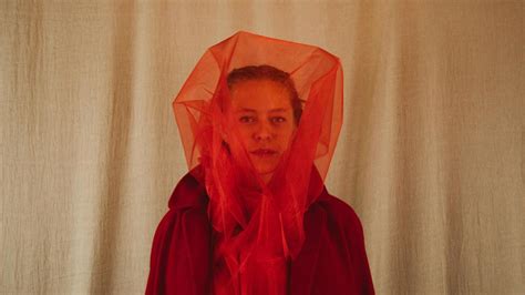 Anna B Savage Die Gesellschaft Geht Grausam Mit Singles Um Kurier