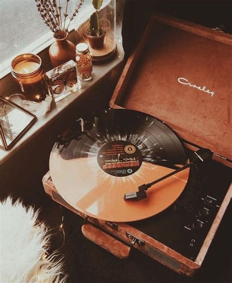 Pin By 𝐍𝐚𝐝𝐢𝐧𝐞 On 𝘗𝘰𝘴𝘵𝘴 Aesthetic Pictures Music Aesthetic Retro Music