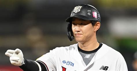 사진 세레머니하는 김민혁